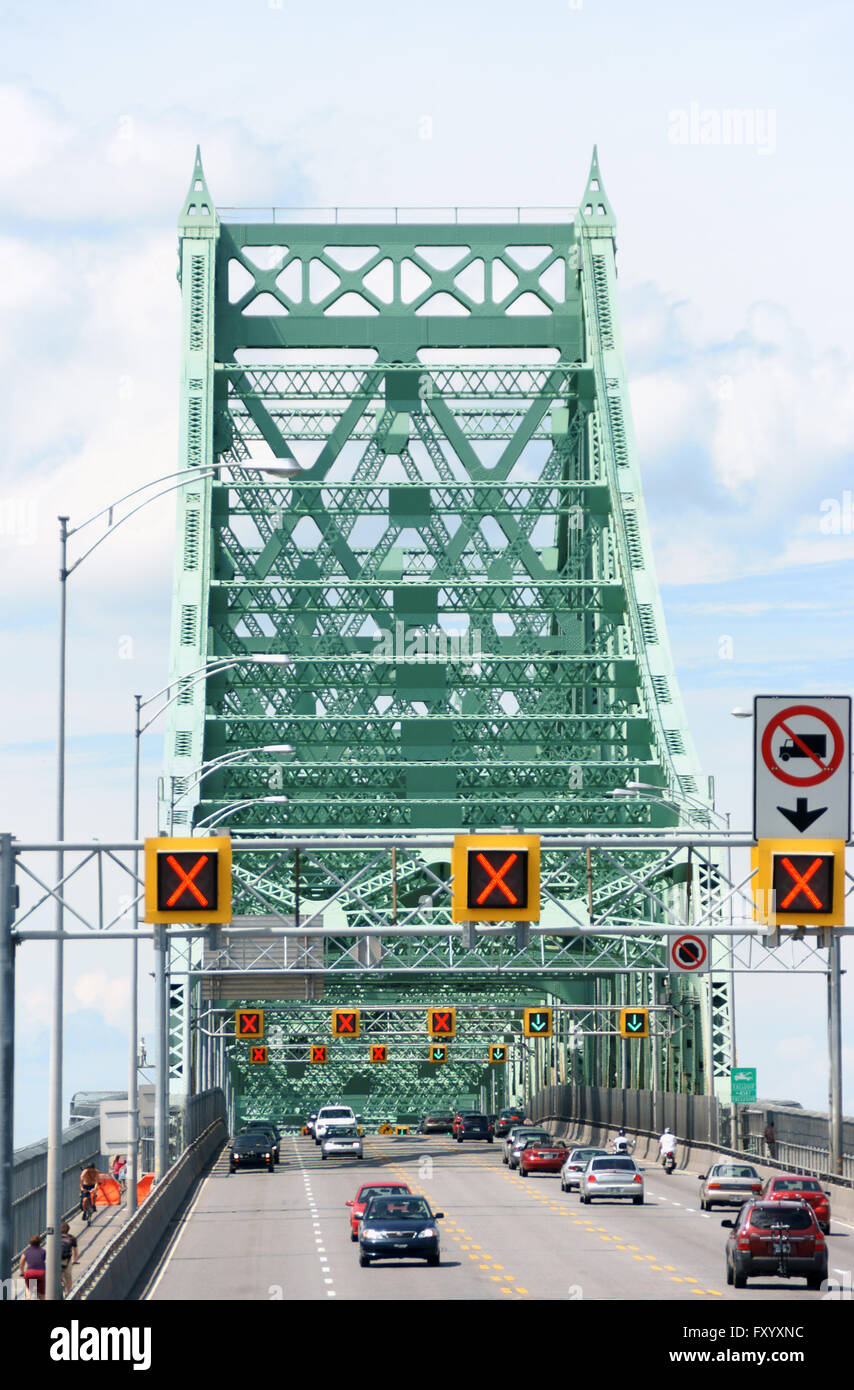 Car bridge montreal hi-res stock photography and images - Alamy