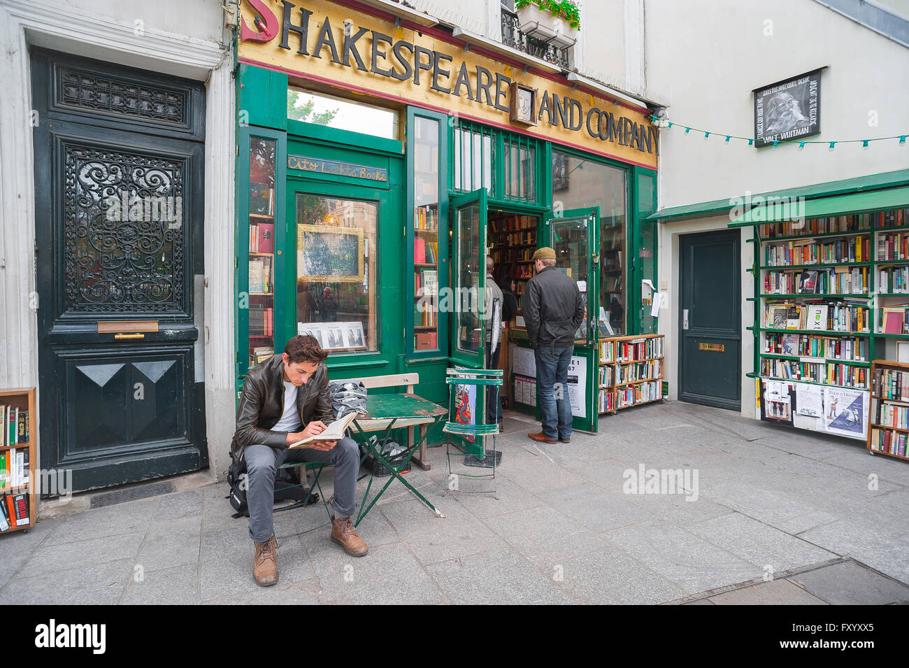 Book shop exterior hi-res stock photography and images - Alamy