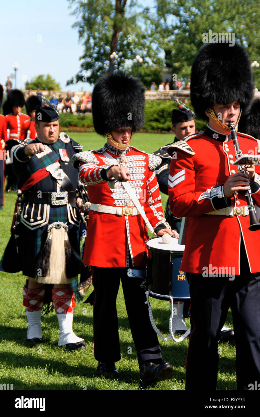 Grenadier guards on parade hi-res stock photography and images - Alamy