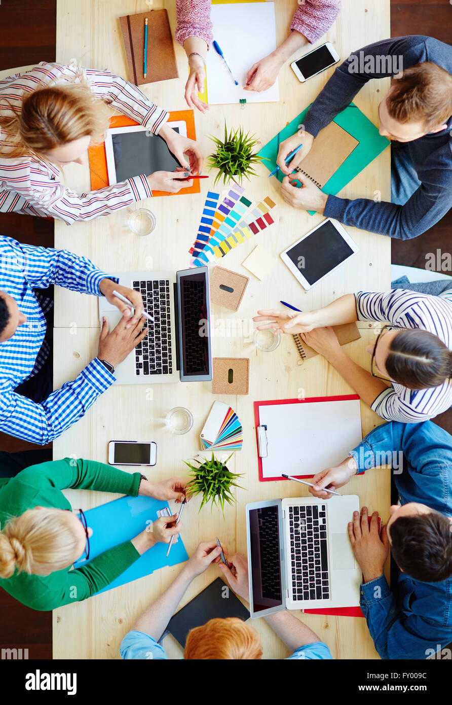 Briefing table hi-res stock photography and images - Alamy