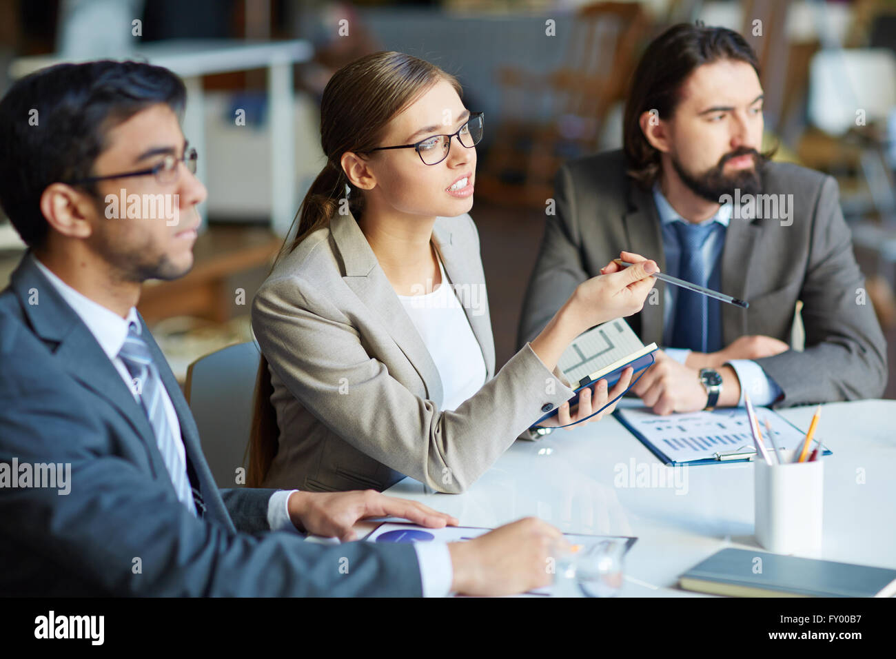 Business briefing hi-res stock photography and images - Alamy