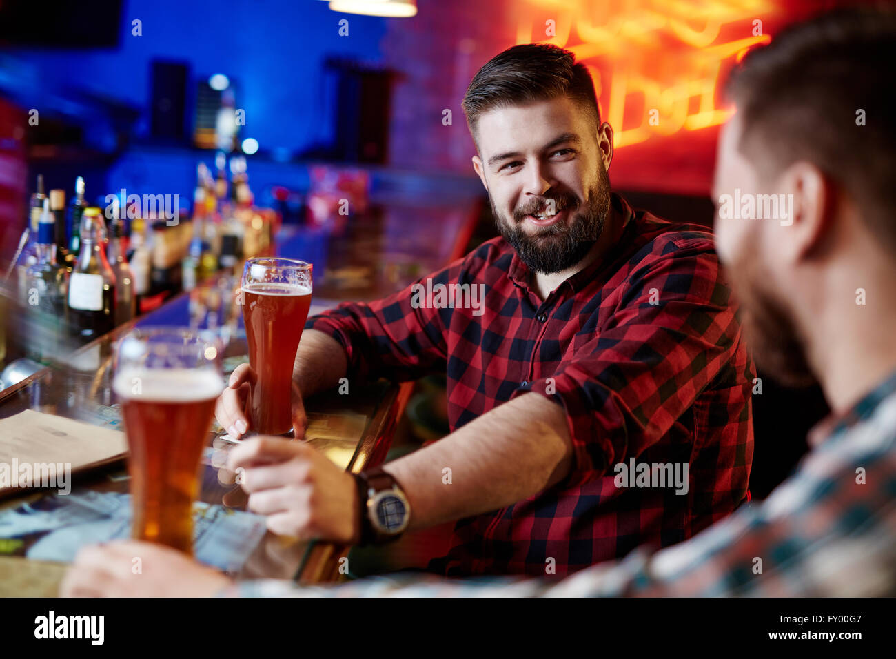 Sitting in pub hi-res stock photography and images - Alamy