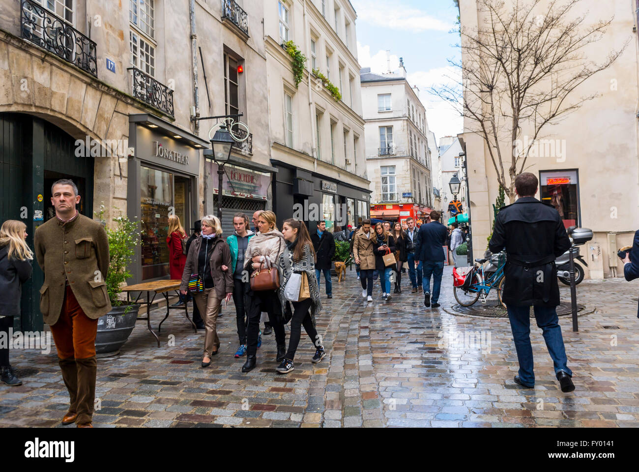 Stylish People Paris High Resolution Stock Photography and Images - Alamy