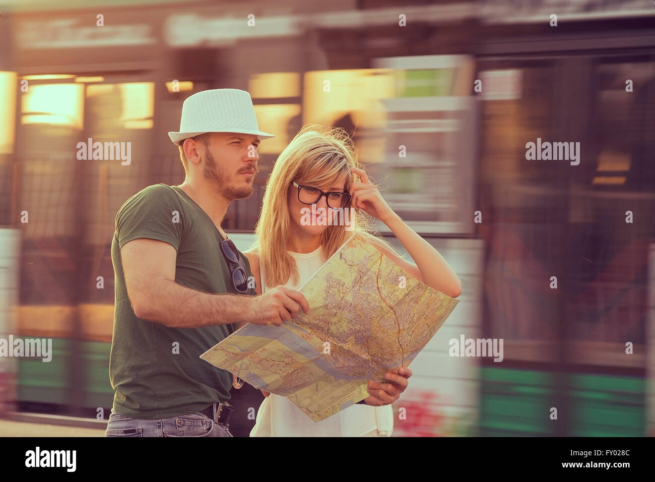 Tourists with city map Stock Photo - Alamy
