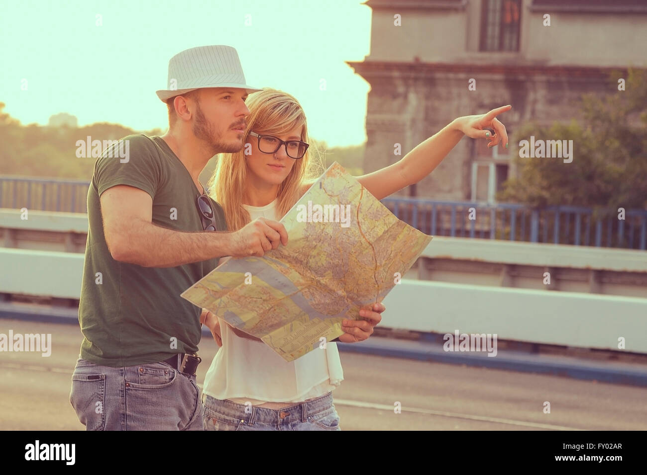 Tourists with city map Stock Photo - Alamy