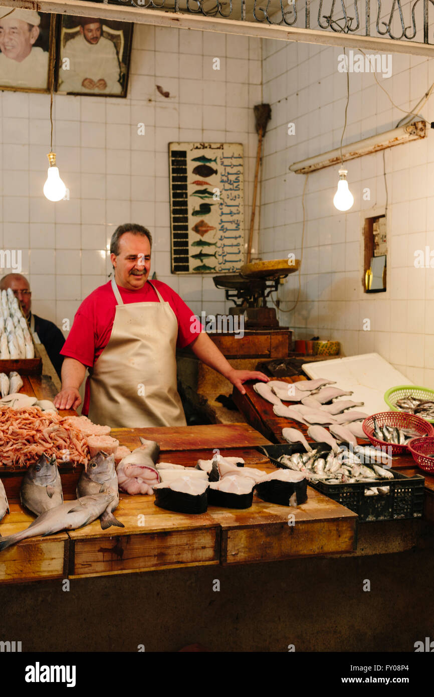Fishmonger hi-res stock photography and images - Alamy