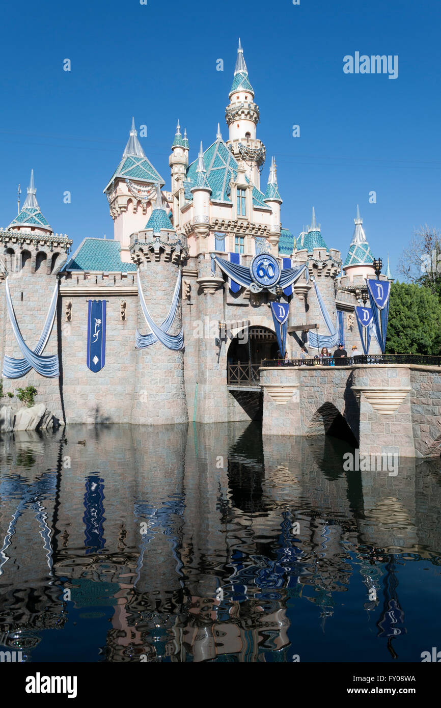 Disneyland castle california hi-res stock photography and images - Alamy
