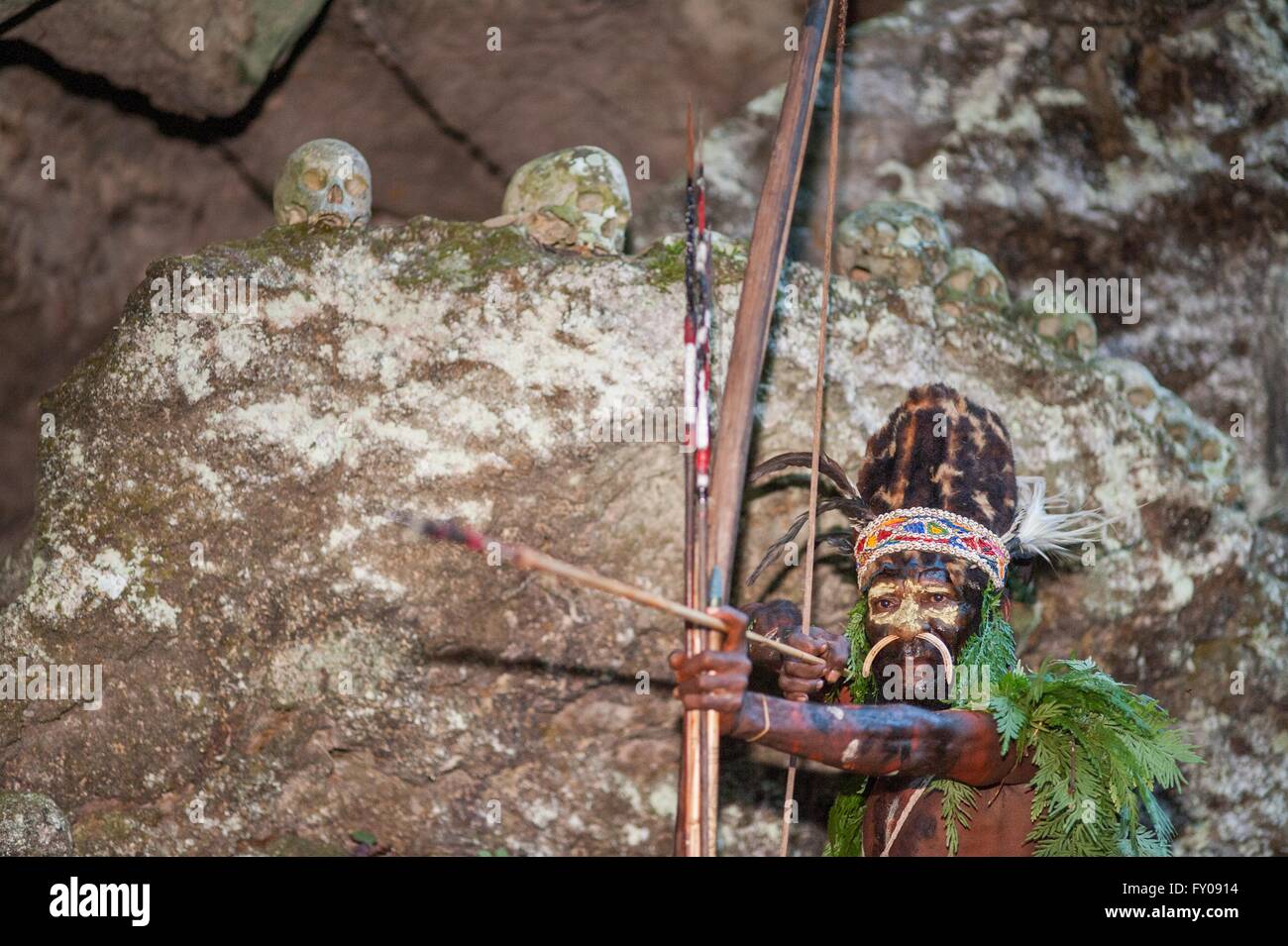 Yaffi tribe man with bow and arrows Stock Photo - Alamy