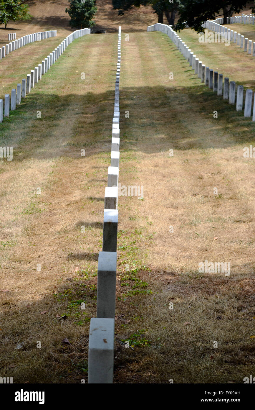 Straight line of headstones hi-res stock photography and images - Alamy