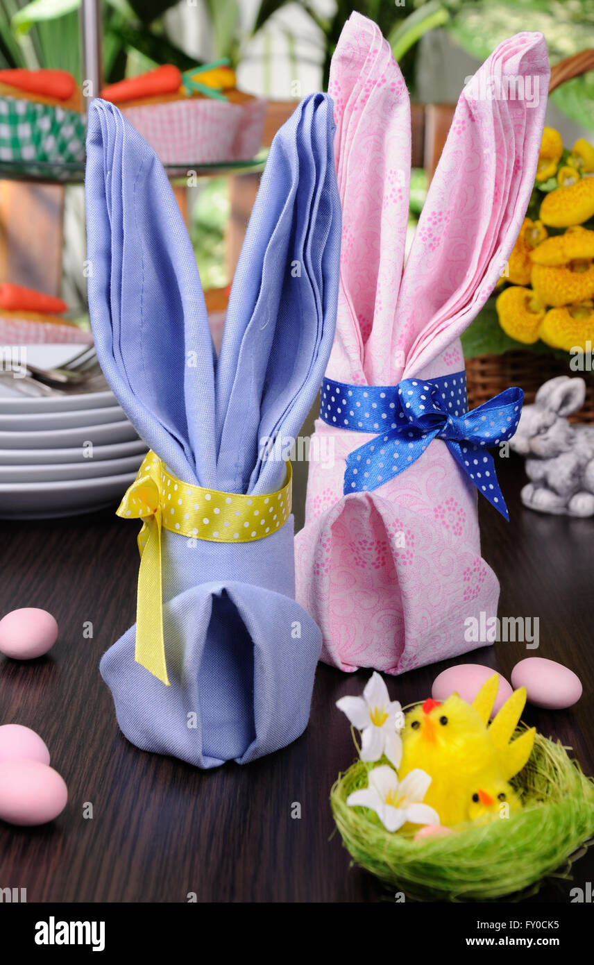 How to decorate the Easter table decoratively folded napkins in the ...