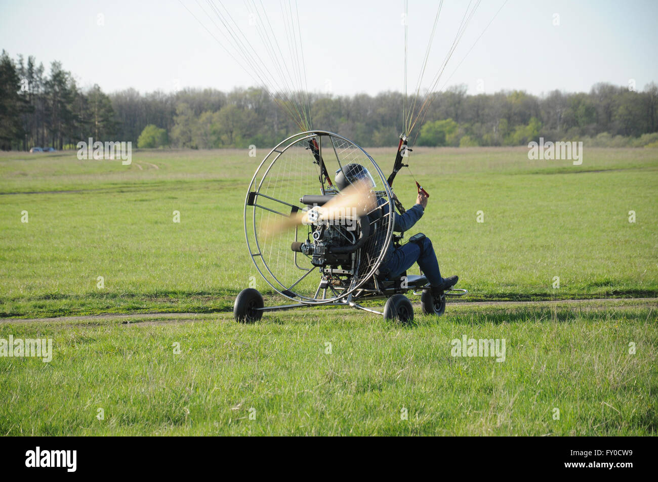Parachute field hi-res stock photography and images - Alamy