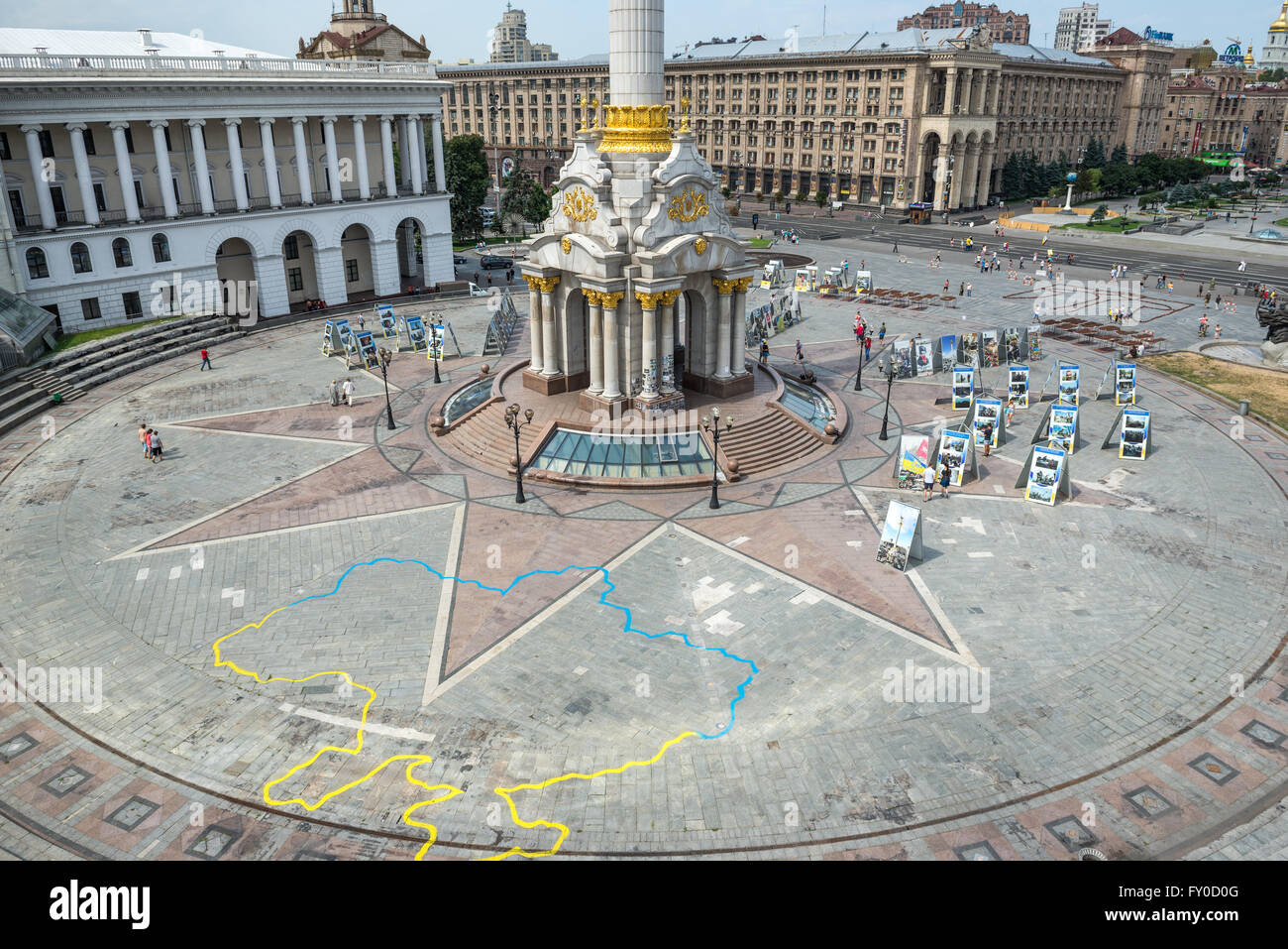 Kyiv Conservatory, Central Post Office and Independence Monument on ...