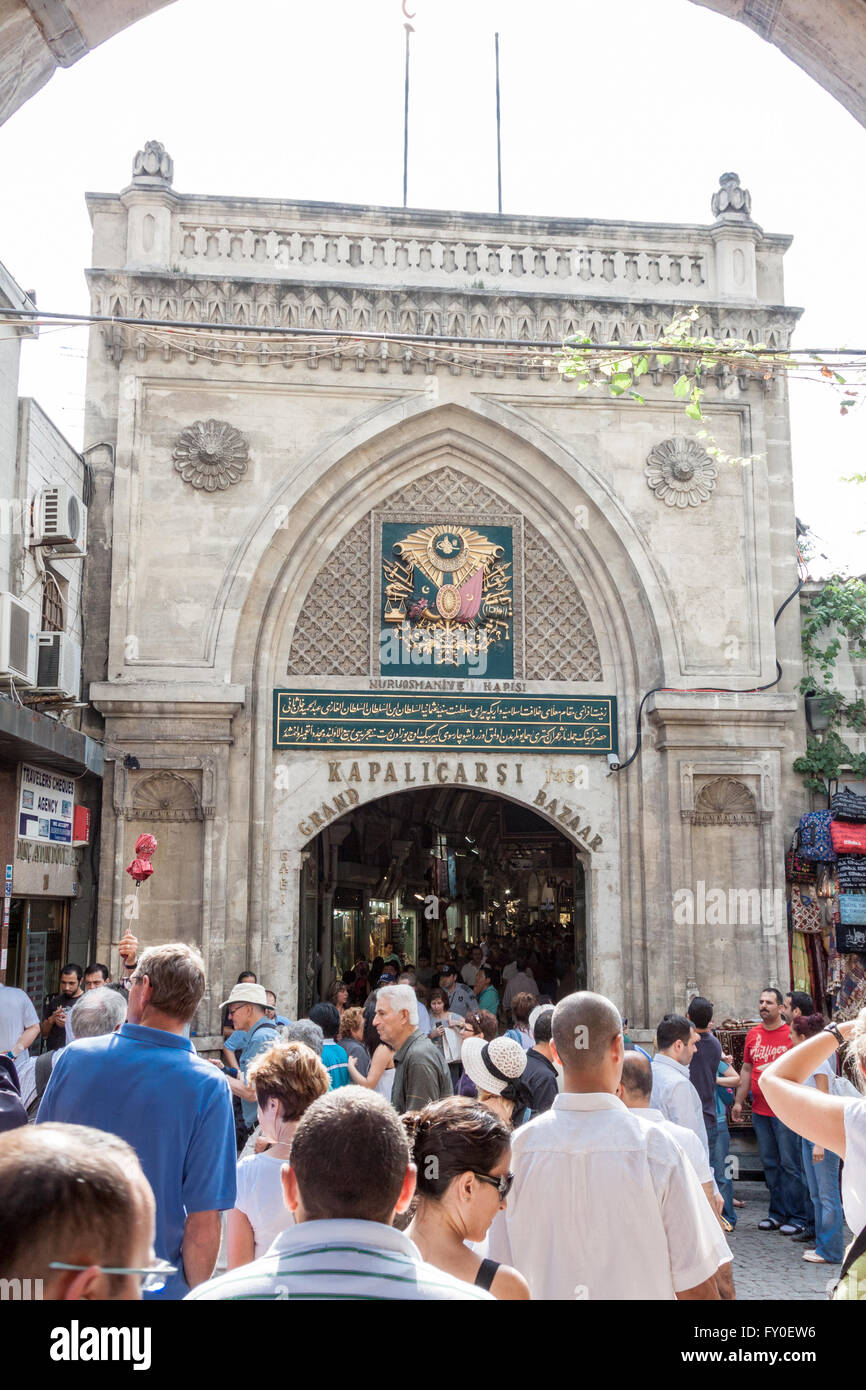 Entrance kapalicarsi grand bazaar hi-res stock photography and images ...
