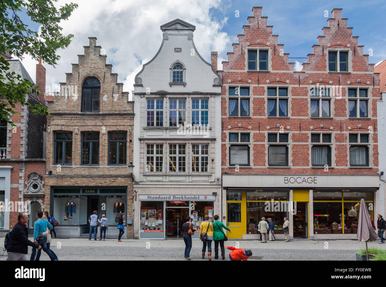Bruges retail street hi-res stock photography and images - Alamy
