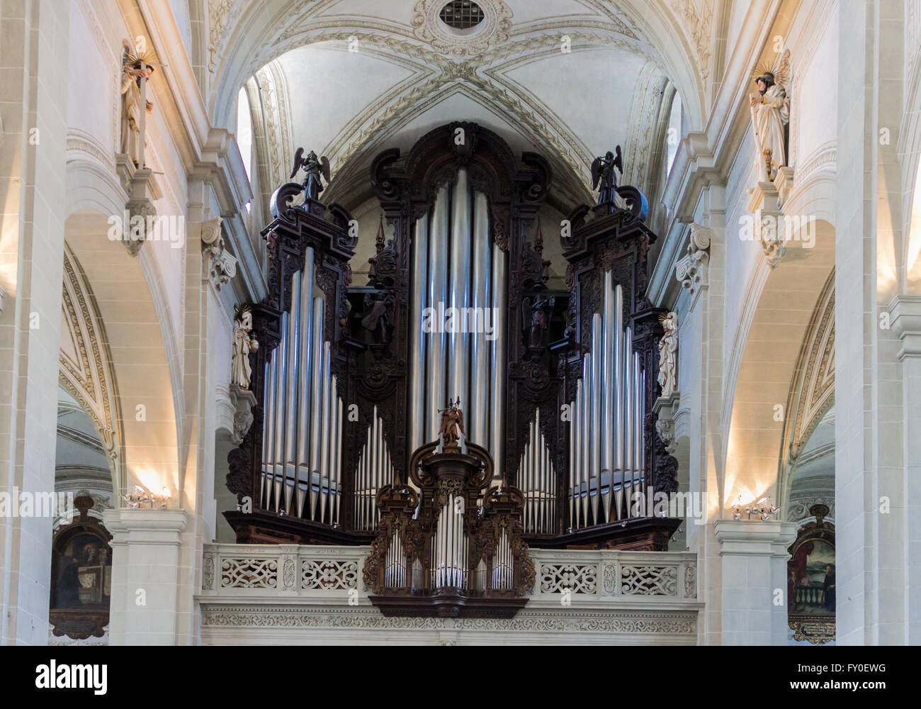 Church organ indoor photo hi-res stock photography and images - Alamy