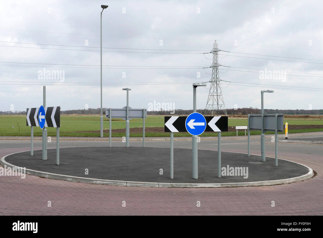New roundabout moss end way perimeter hi-res stock photography and ...