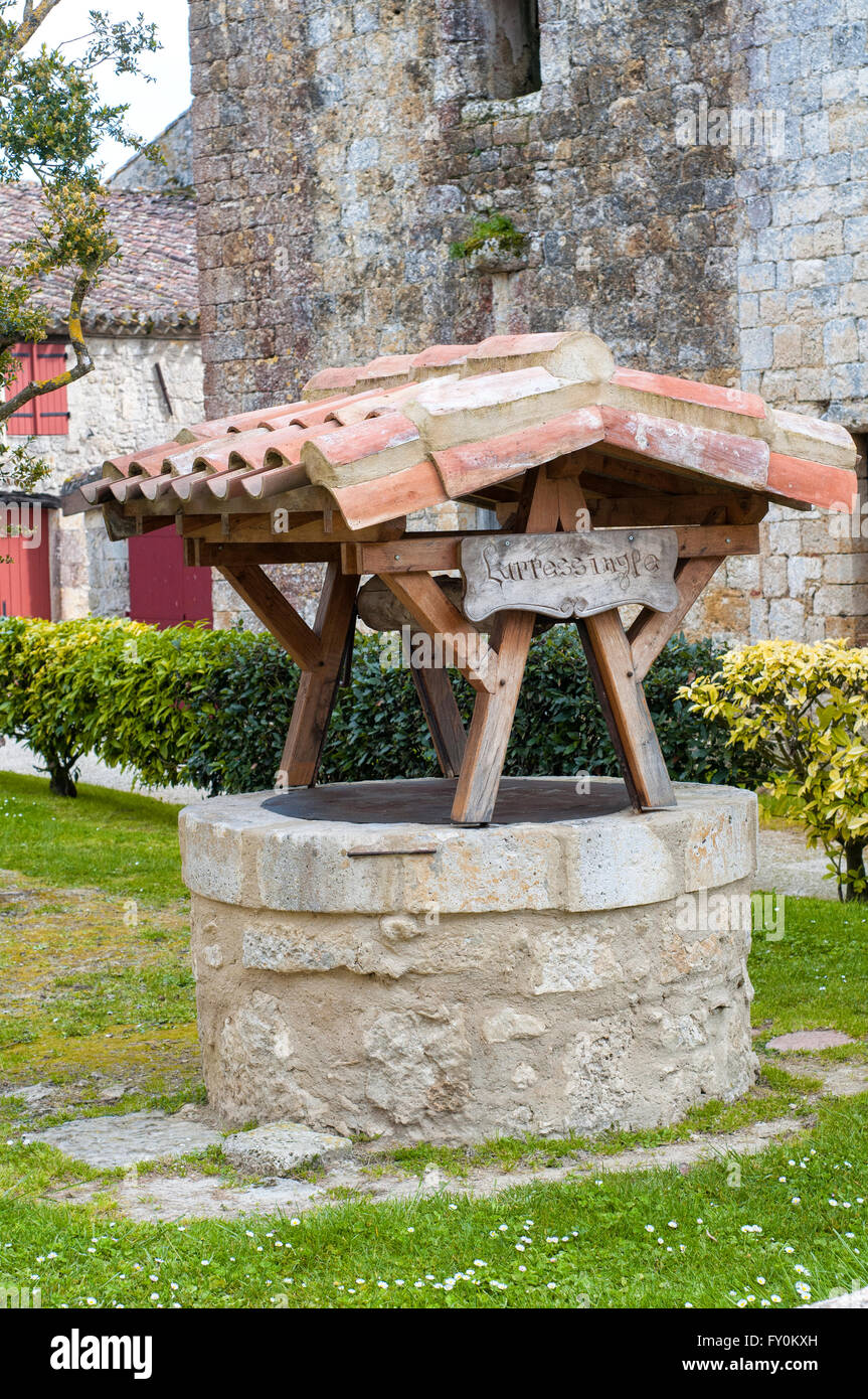 Medieval well village france hi-res stock photography and images - Alamy