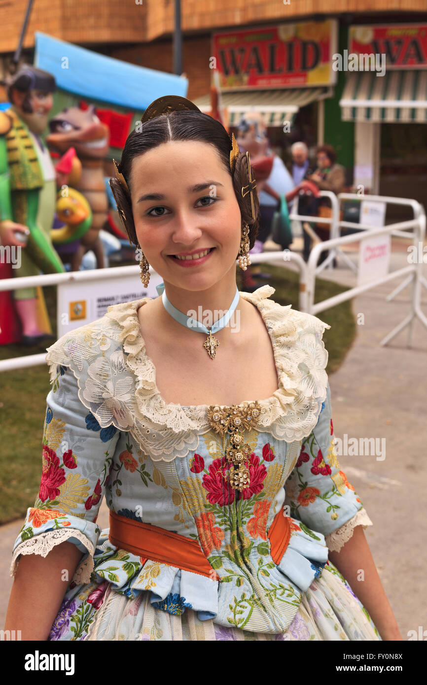 Spain traditional dress girl hi-res stock photography and images - Alamy