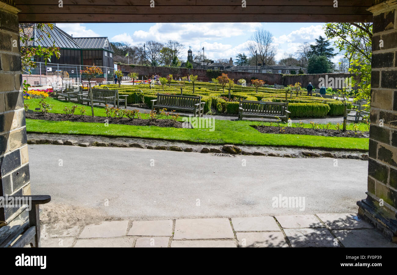 Roundhay park fountain hi-res stock photography and images - Alamy