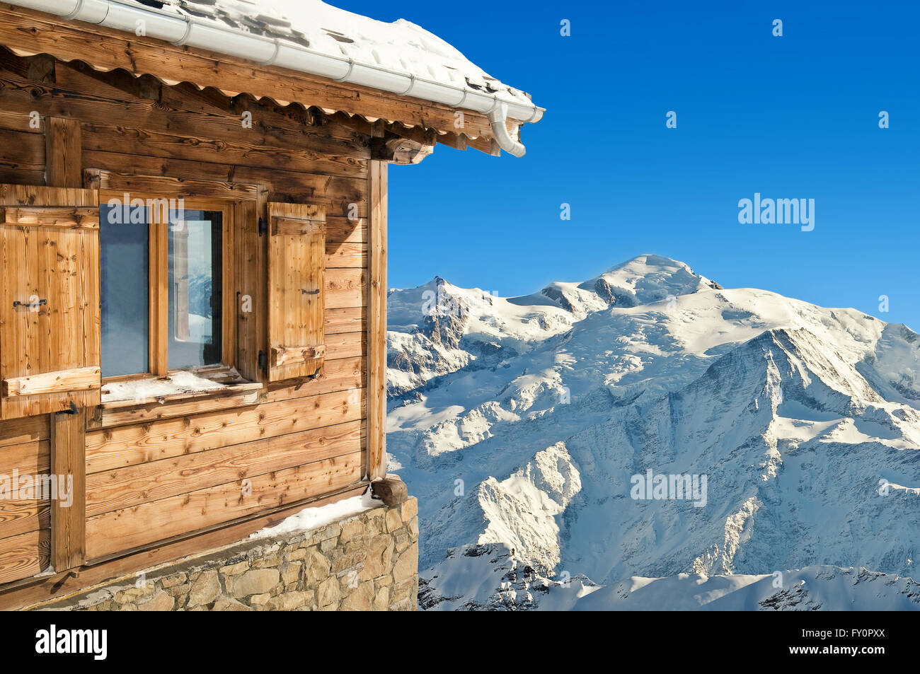 Chalet hi-res stock photography and images - Alamy