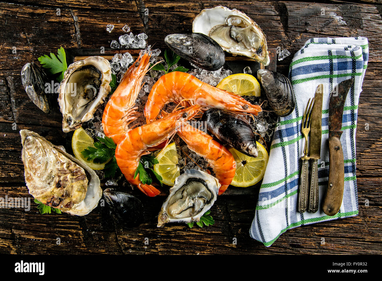 Raw mix seafood lemon hi-res stock photography and images - Alamy