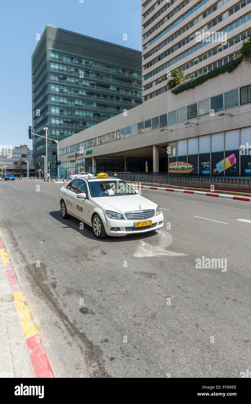 Taxi on montefiore street hi-res stock photography and images - Alamy