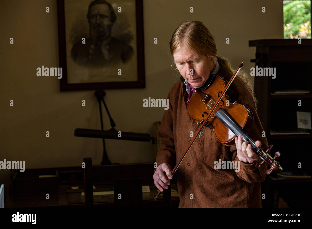 Bluegrass musicians practice playing inside the North Carolina Homespun ...