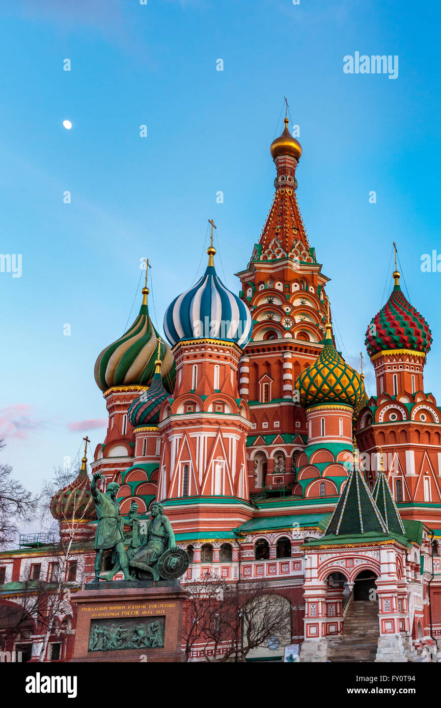 The kremlin and st basils cathedral hi-res stock photography and images ...