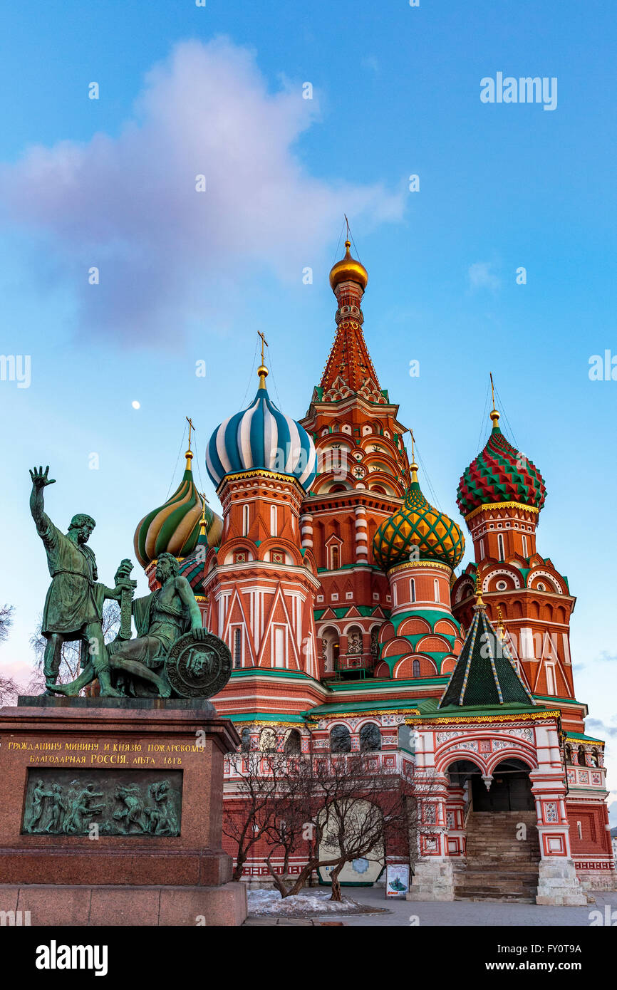 The kremlin and st basils cathedral hi-res stock photography and images ...