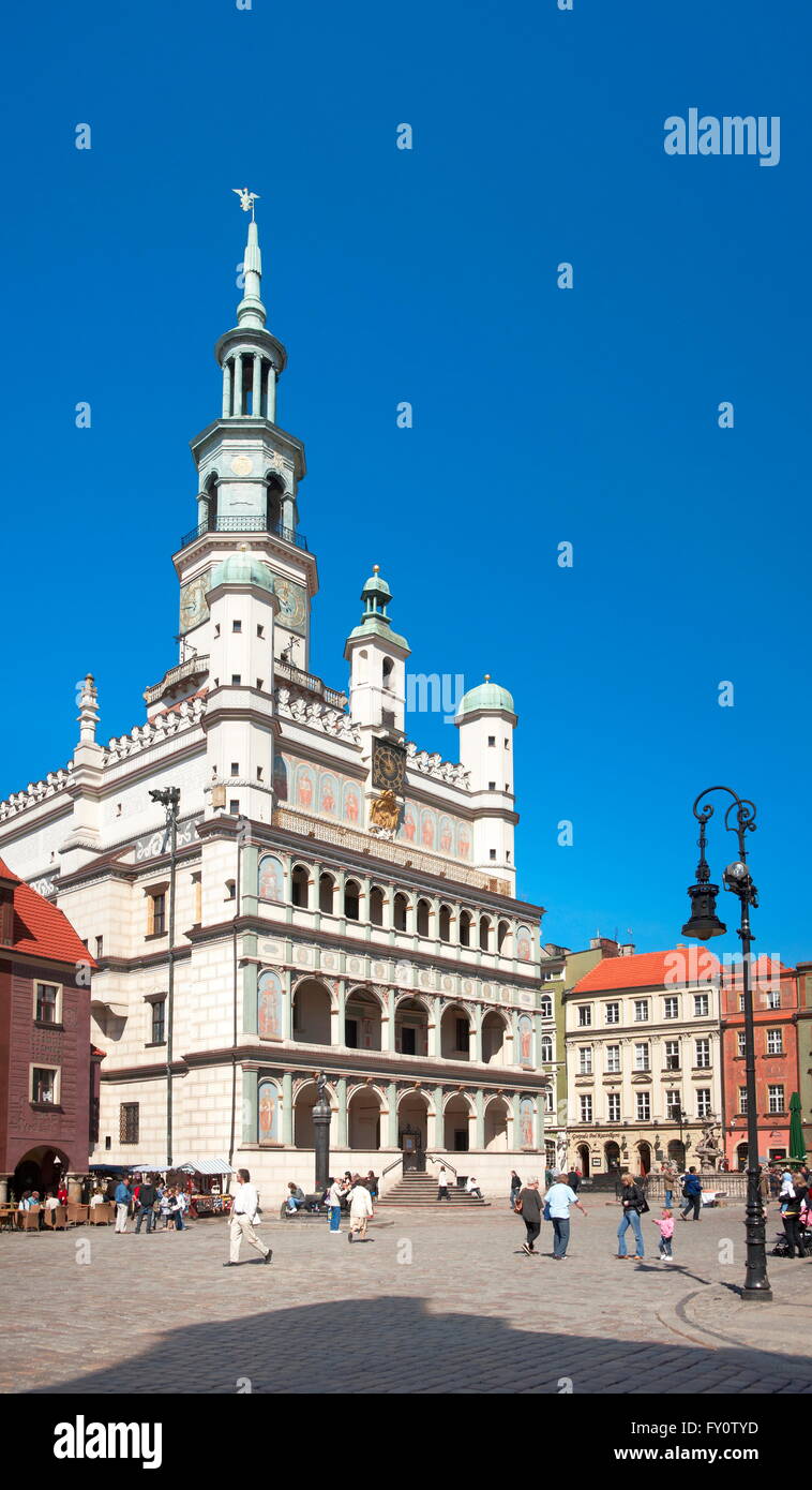 Town hall in market square hi-res stock photography and images - Alamy