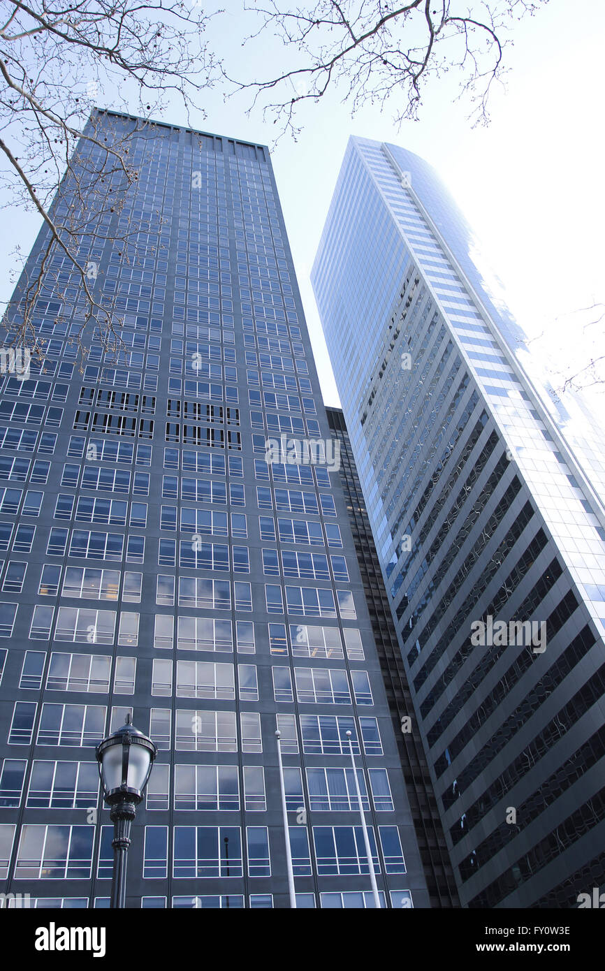 Glass skyscrapers hi-res stock photography and images - Alamy