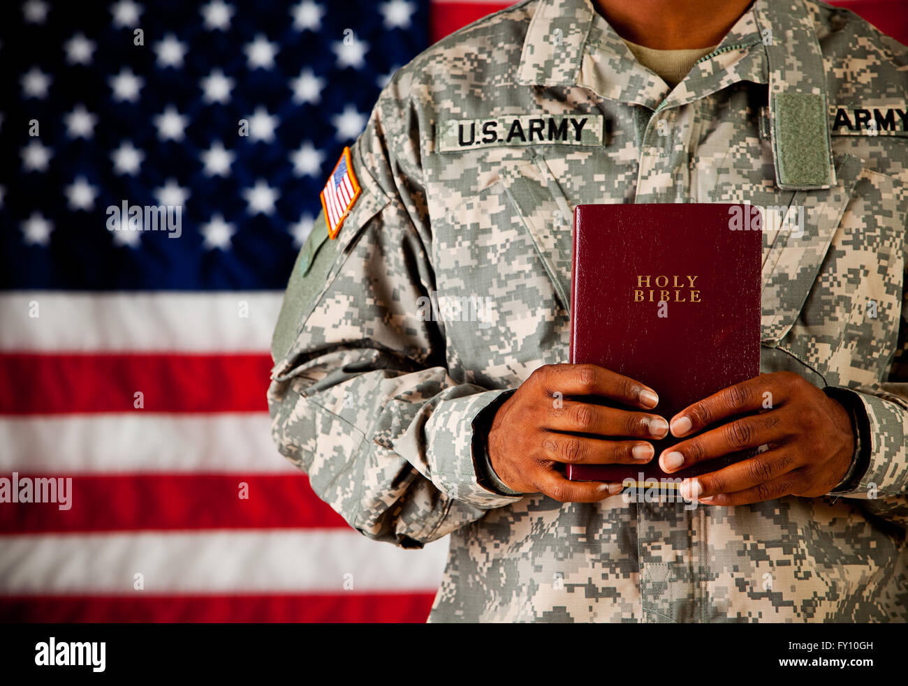 Army soldier reading bible hi-res stock photography and images - Alamy