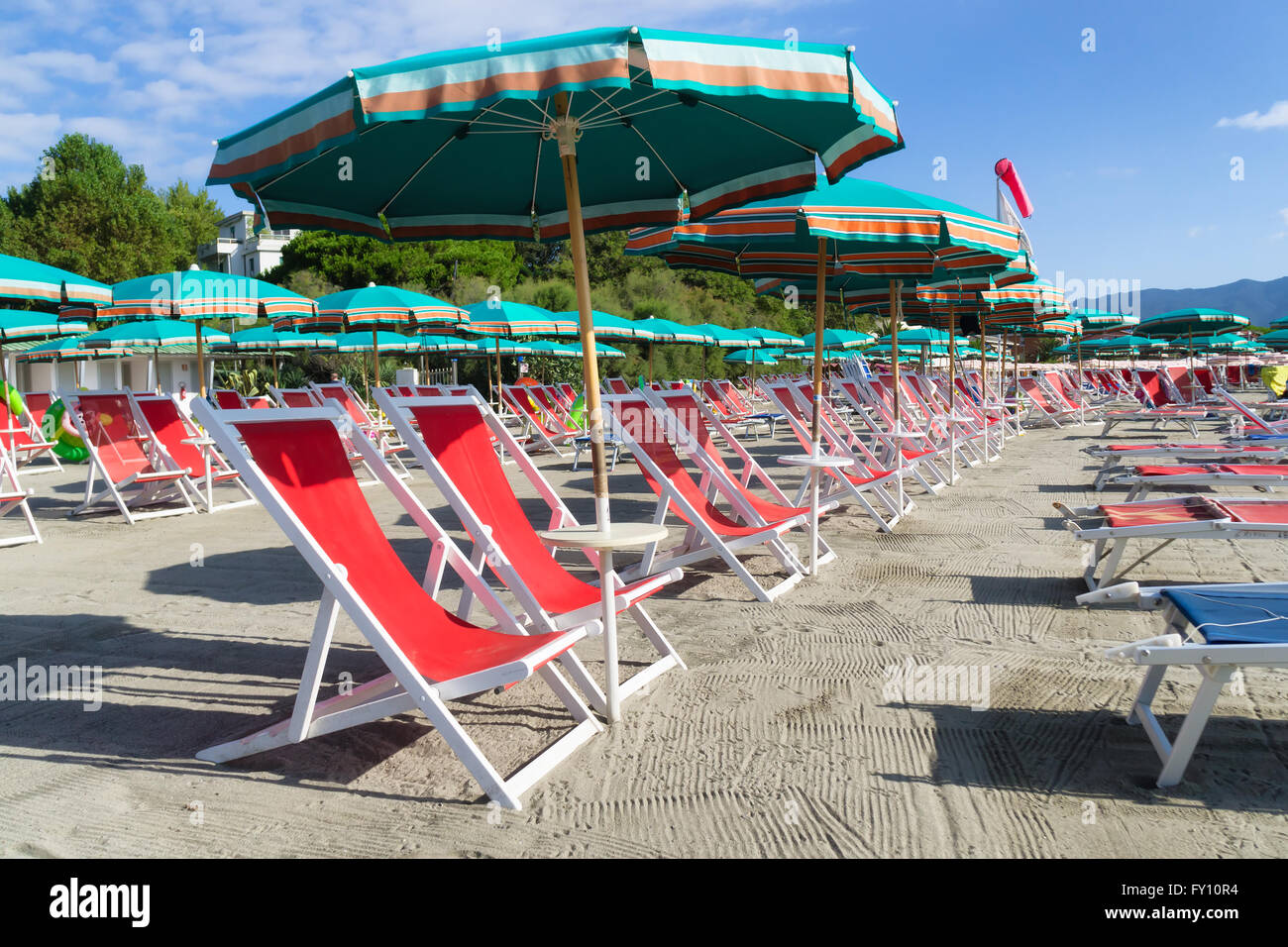 Empty umbrellas hi-res stock photography and images - Alamy