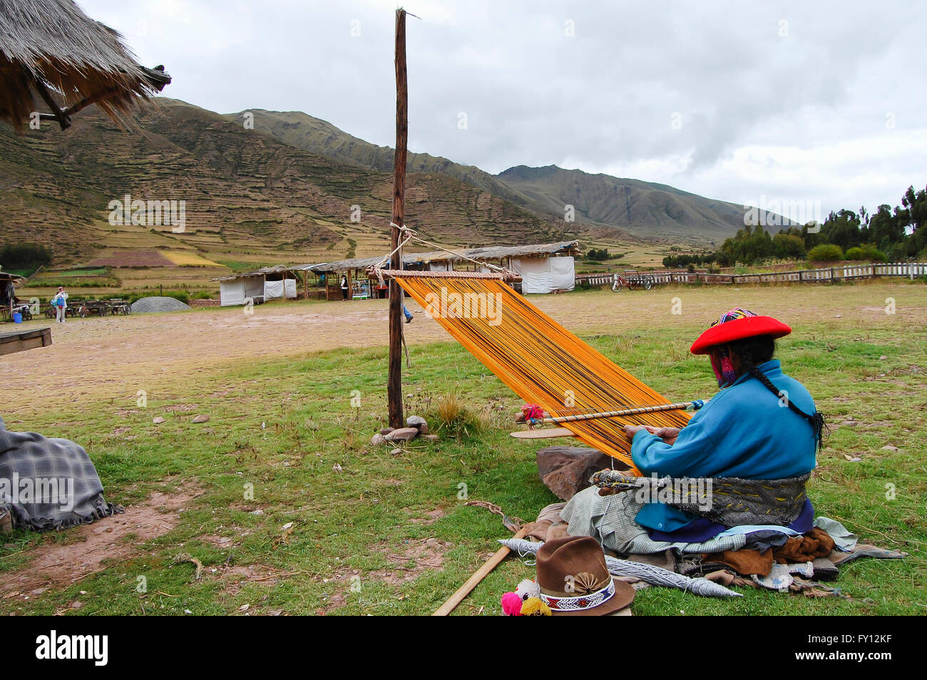 Peru woman weaving hi-res stock photography and images - Alamy