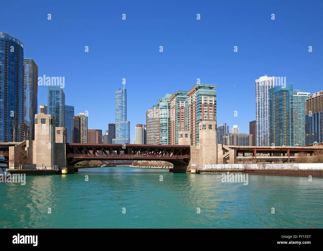 Cityscape of Chicago taken from the lake Stock Photo - Alamy