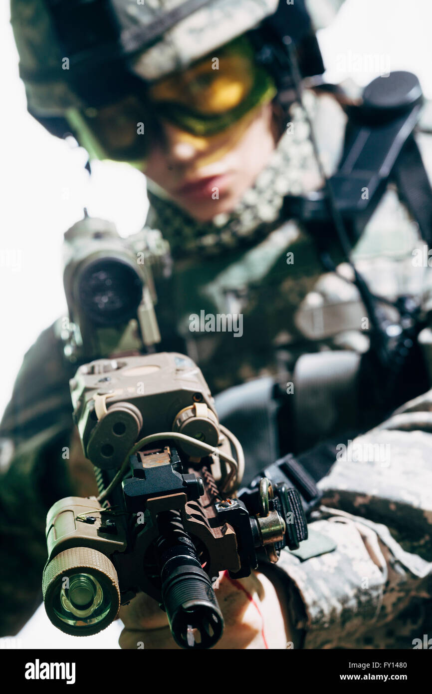 Female soldier with gun hi-res stock photography and images - Alamy