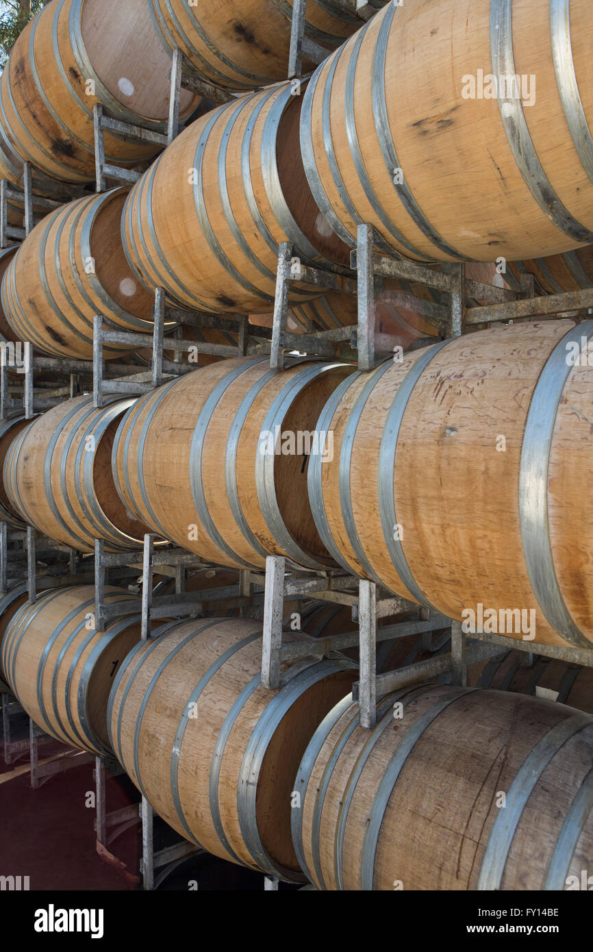 Alcohol shelves hi-res stock photography and images - Alamy