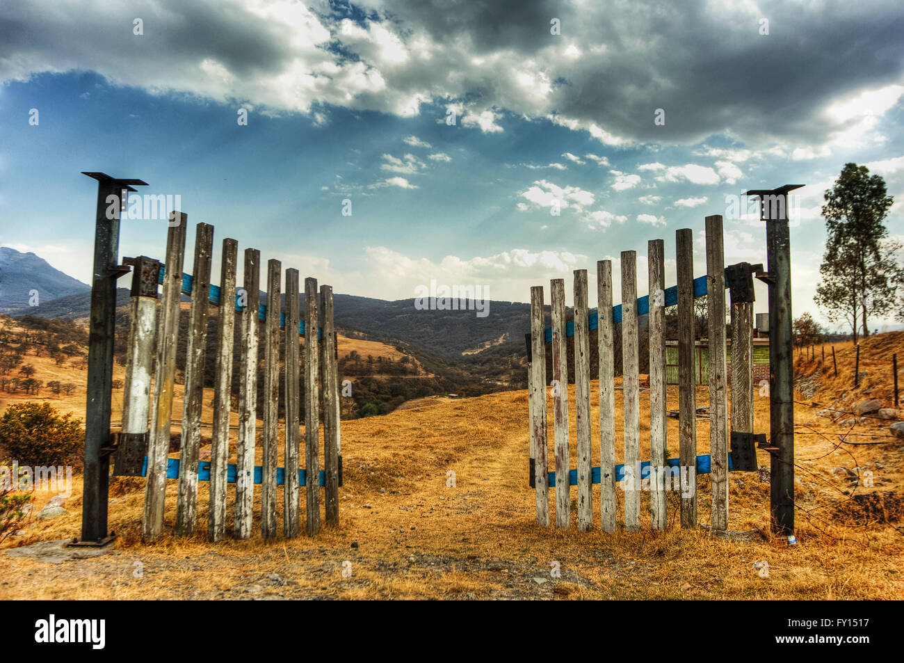 Heavy wooden gate hi-res stock photography and images - Alamy