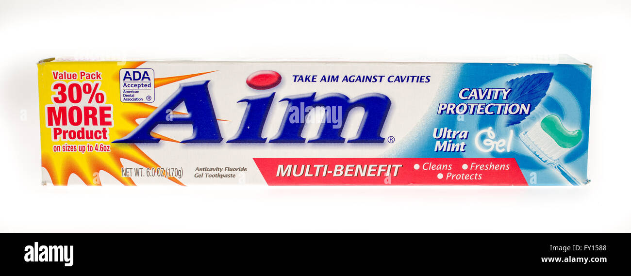 Winneconne, WI -4 Oct 2015: Box of Aim toothpaste Stock Photo - Alamy