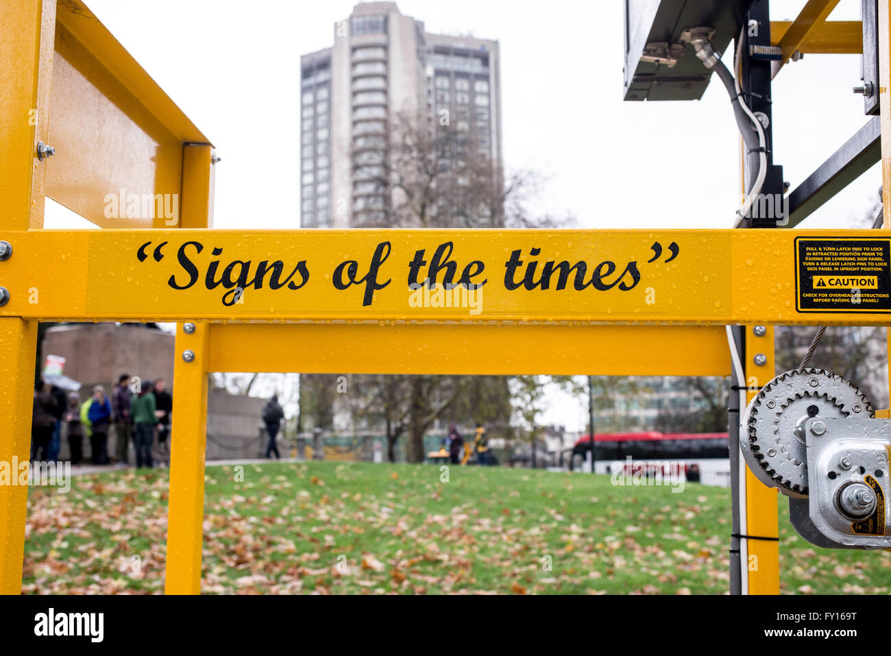 Scaffold scaffolding signs hi-res stock photography and images - Alamy