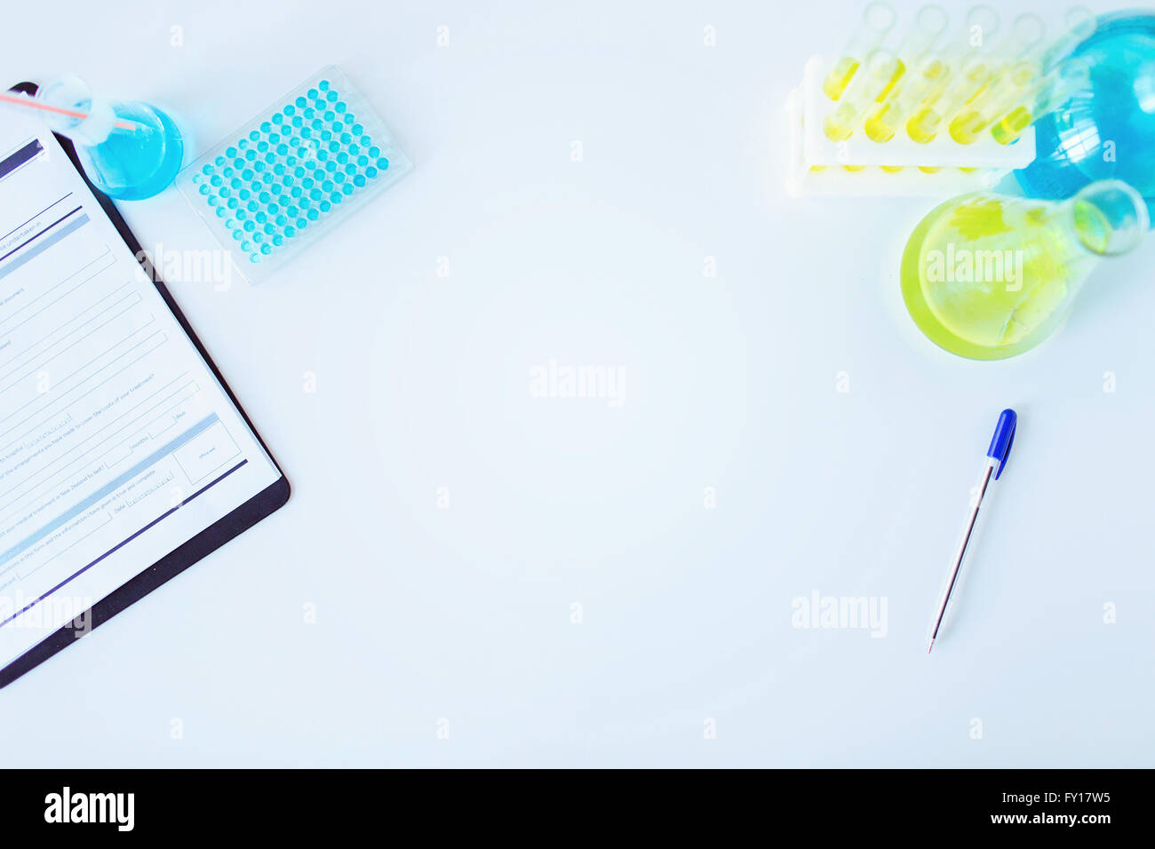 Laboratory table hi-res stock photography and images - Alamy