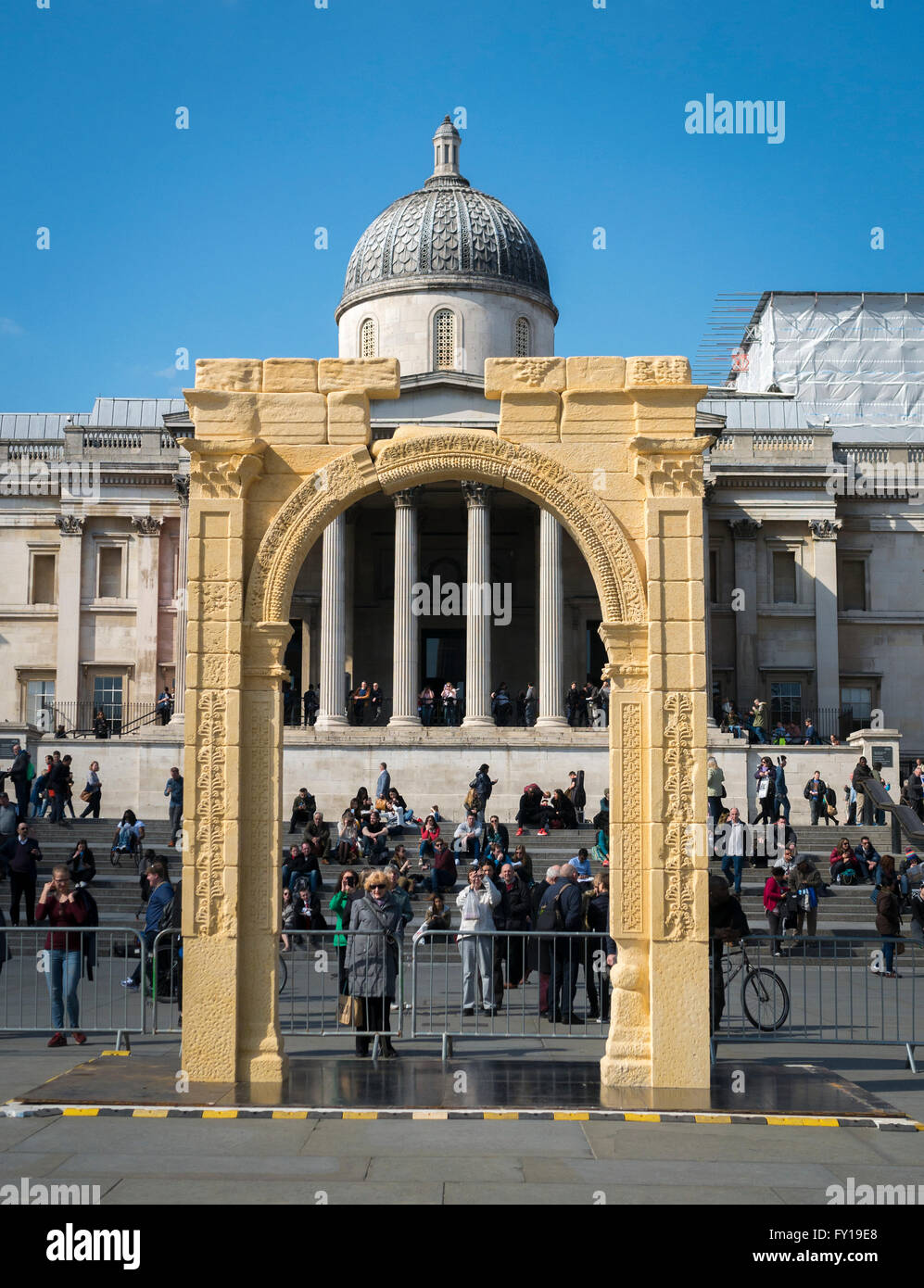 A replica of the Palmyra 'Arch of Triumph' made in Italy from Egyptian ...