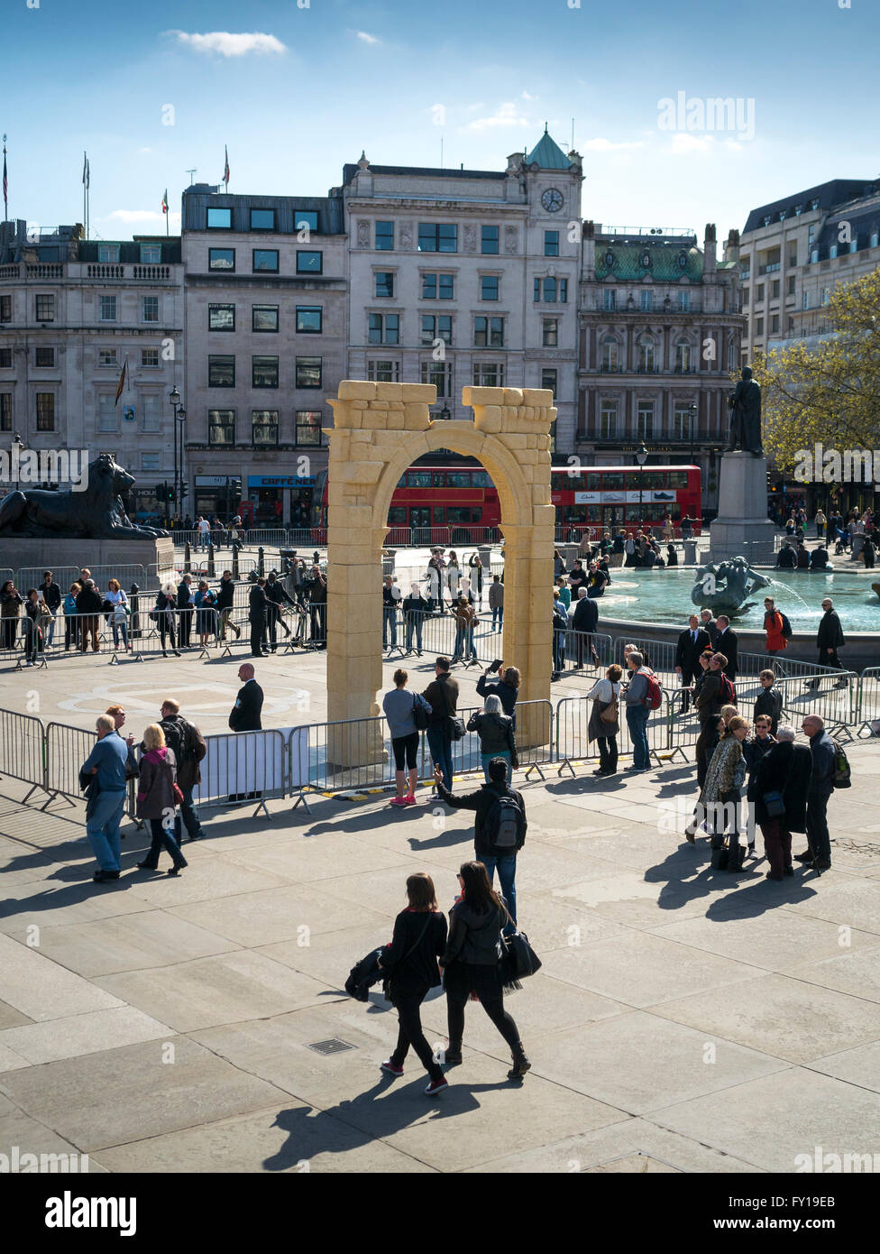 A replica of the Palmyra 'Arch of Triumph' made in Italy from Egyptian ...
