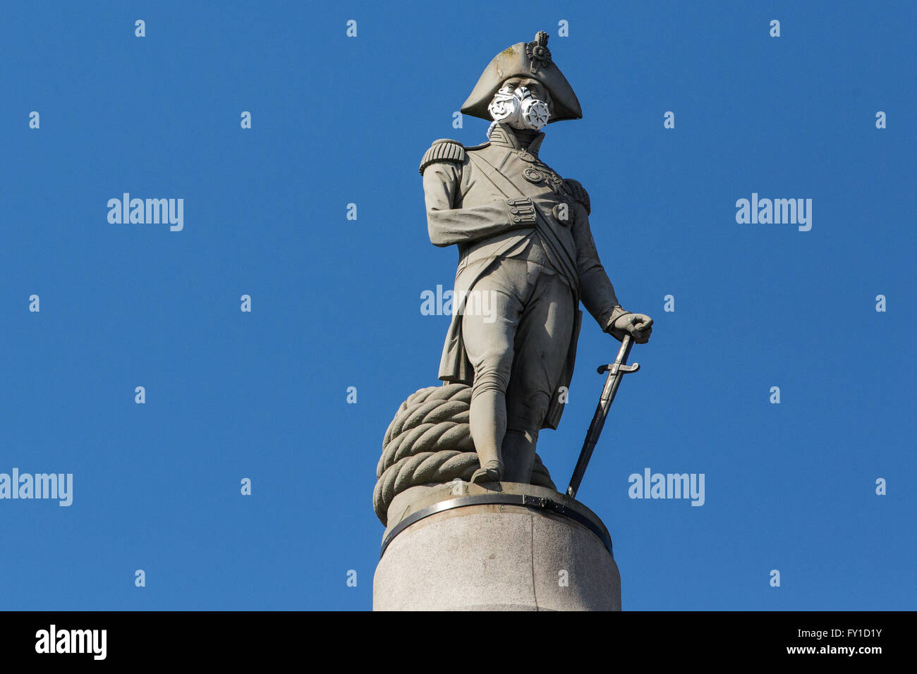 Air pollution mask london hi-res stock photography and images - Alamy