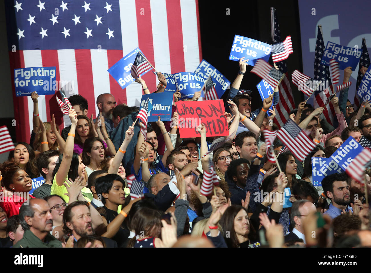 Jubilant Crowd Stock Photos & Jubilant Crowd Stock Images - Alamy