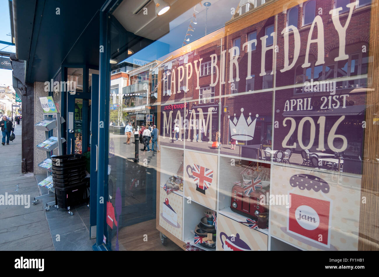 Windsor town centre shops royal hi-res stock photography and images - Alamy