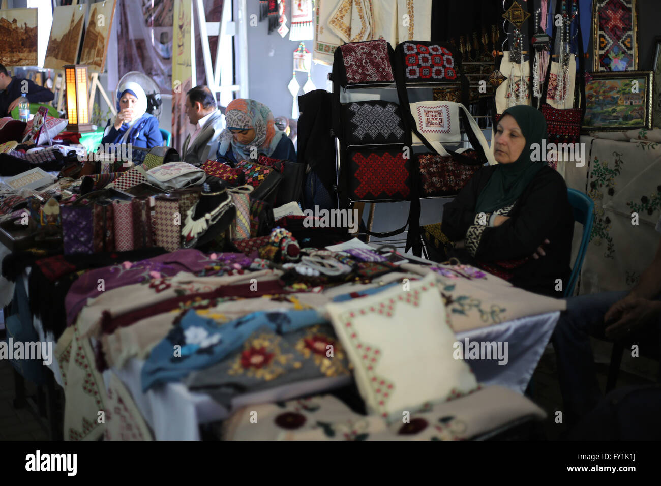 Gaza City, The Gaza Strip, Palestine. 20th Apr, 2016. Palestinians at ...