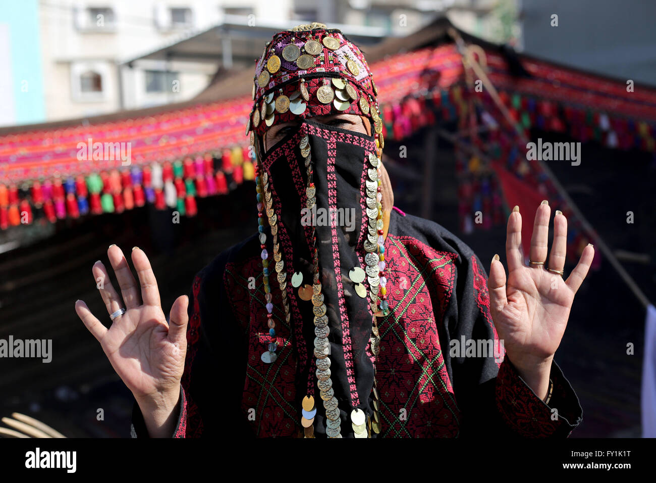 Gaza City, The Gaza Strip, Palestine. 20th Apr, 2016. Palestinians at ...