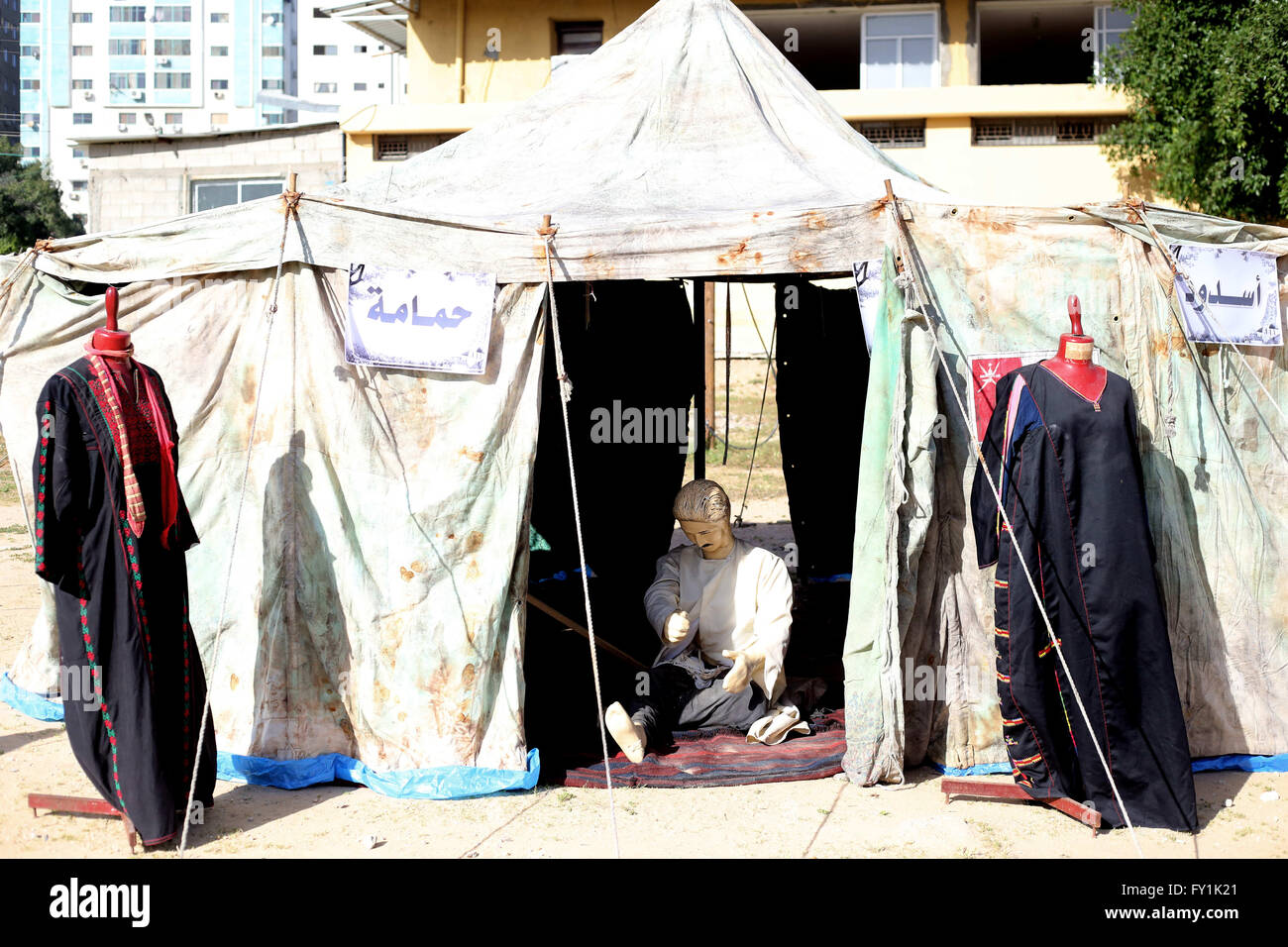 Gaza City, The Gaza Strip, Palestine. 20th Apr, 2016. Palestinians at ...