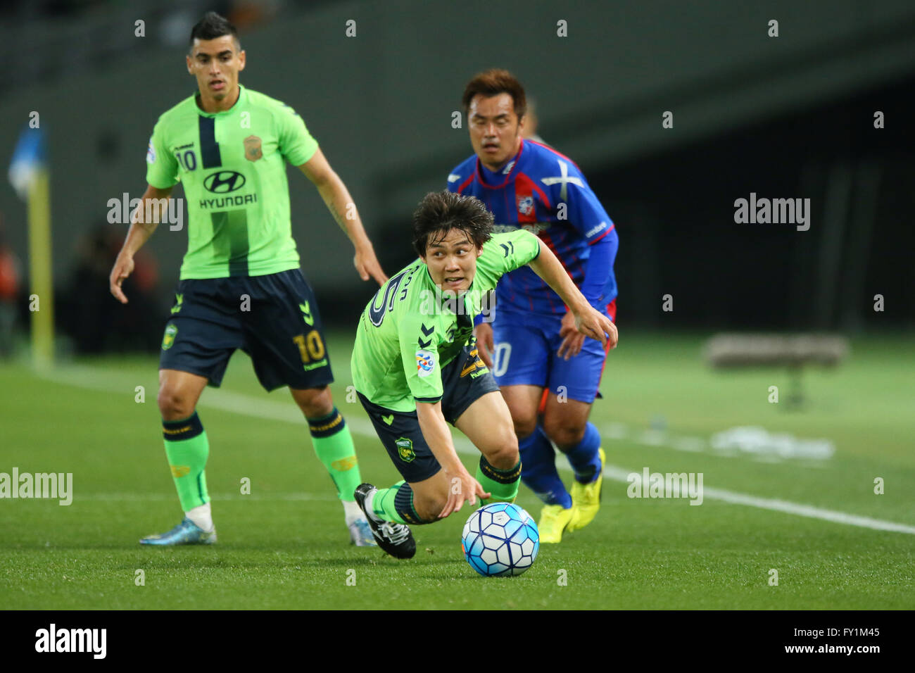 Tokyo Stadium, Tokyo, Japan. 20th Apr, 2016. (L to R) Choi Chul Soon ...